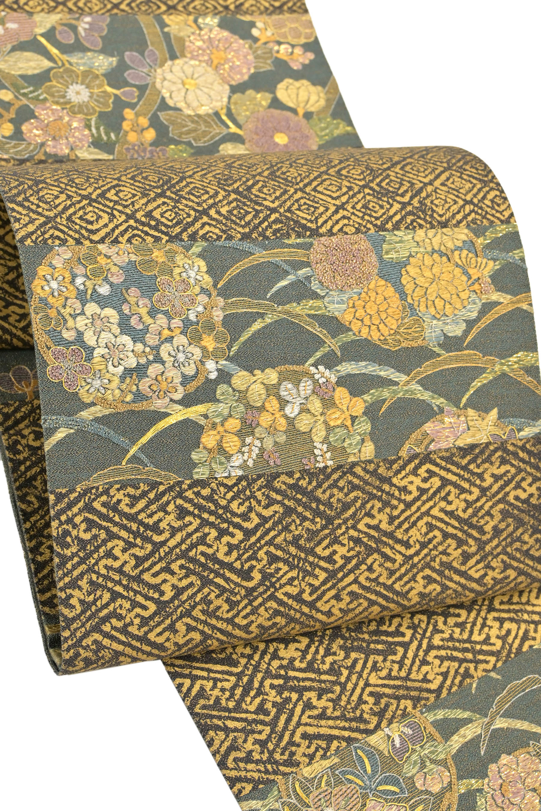 ”毎日お得！掘り出しフォーマル！” 特選工芸手刺繍袋帯 金彩加工 全通柄 ≪御仕立て上がり・中古品≫ 「有職風趣花段紋」 刺繍×金彩の味わい 贅沢なお柄付！京都きもの市場【日本最大級の着物 